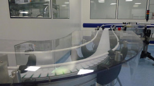 Capot protection machine