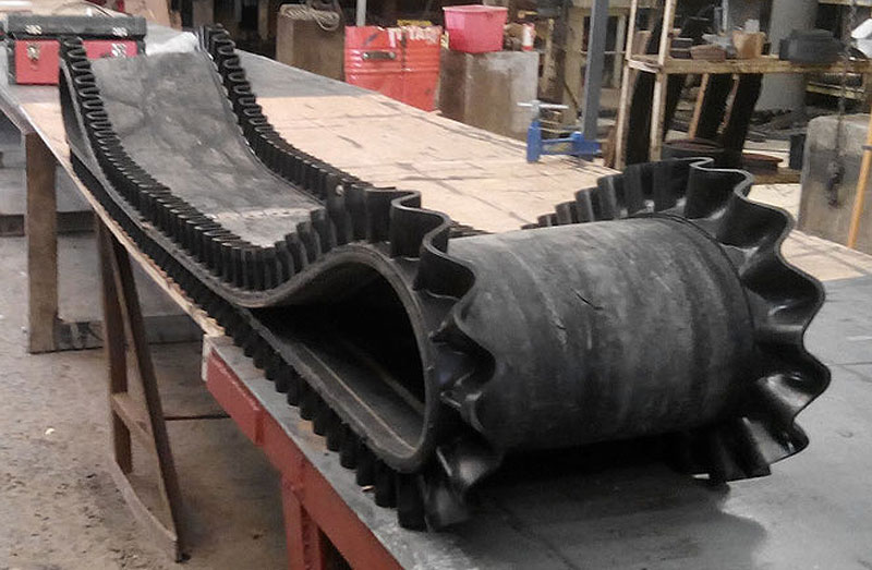 Bande transporteuse caoutchouc à bords : Devis sur Techni-Contact ...