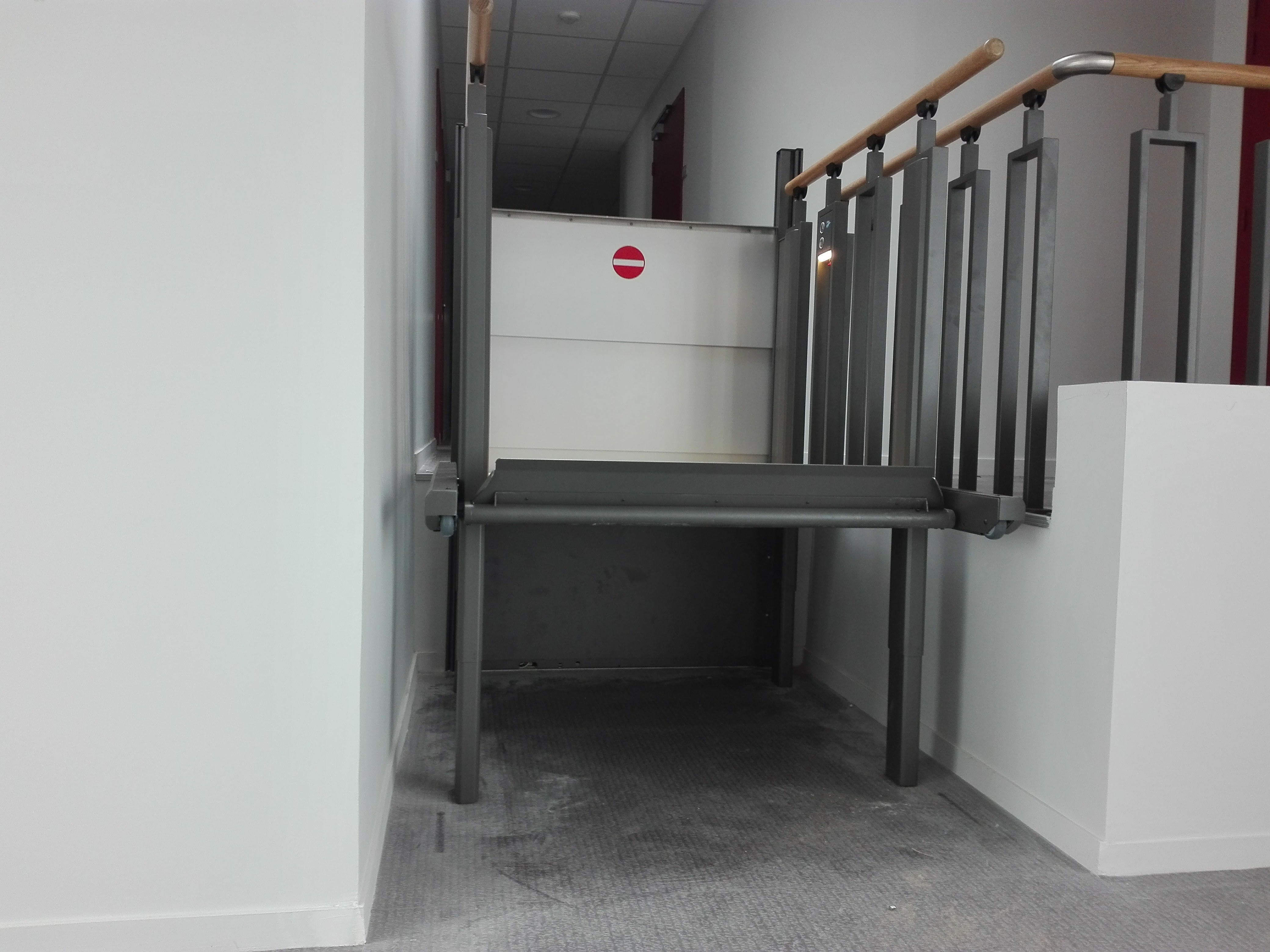 Élévateur PMR et escalier : Devis sur Techni-Contact - Plateforme ...