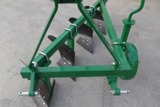 Charrue 4 socs pour tracteur : Devis sur Techni-Contact - Charrue