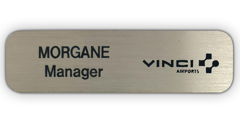 Badge personnalisé : Devis sur Techni-Contact - Badge métal argenté ou doré