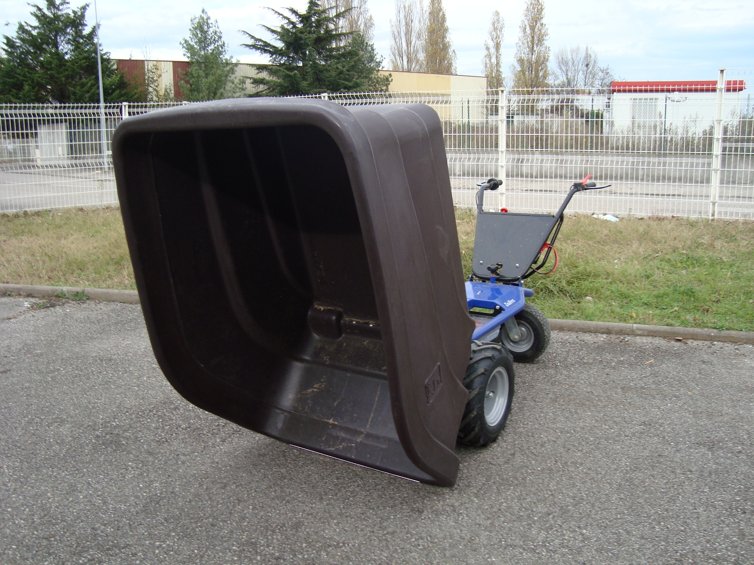Brouette électrique 800W avec benne basculante - Charge 500 kg : Devis ...
