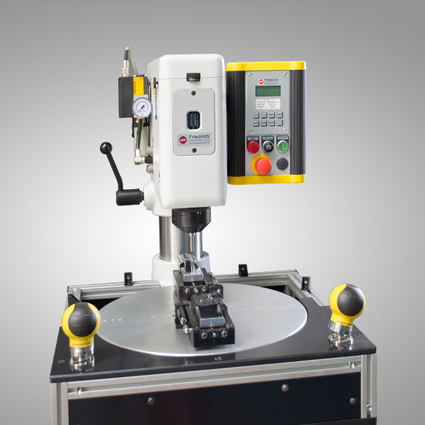 Machine spéciale de rivetage à plateau tournant : Devis sur Techni ...